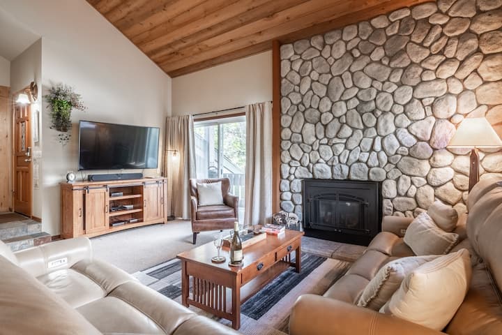 Snowcreek Iv 598 - Corner Condo Near Shuttle Stop! - Mammoth Lakes
