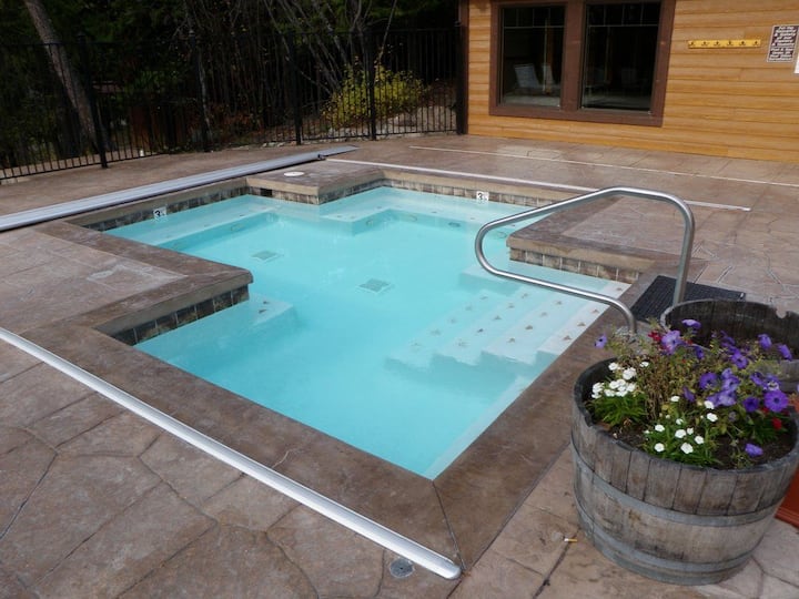 Komplett Umgestalten Im Jahr 2018 - Alles Neu - Pool, Whirlpool, Zugang Zum Weißfischsee - Montana