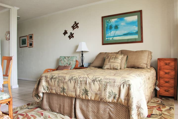 Free Parking, Rooftop Pool, Washer/dryer In Unit - Honolulu