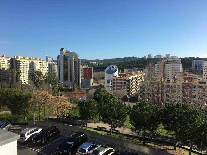Algés - Apartamento Novo Confortável Com Vista Rio - Amadora
