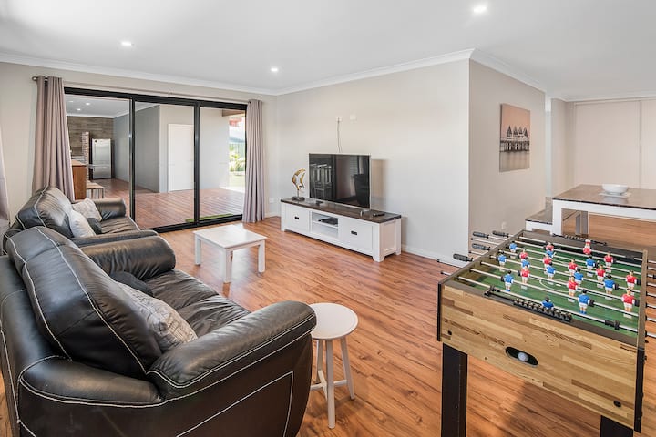 Beach Break- Ultimate Family Getaway - Busselton