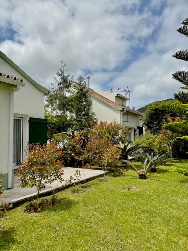 Casa Dos Pais: Garden & Lake I Experience - Sete Cidades