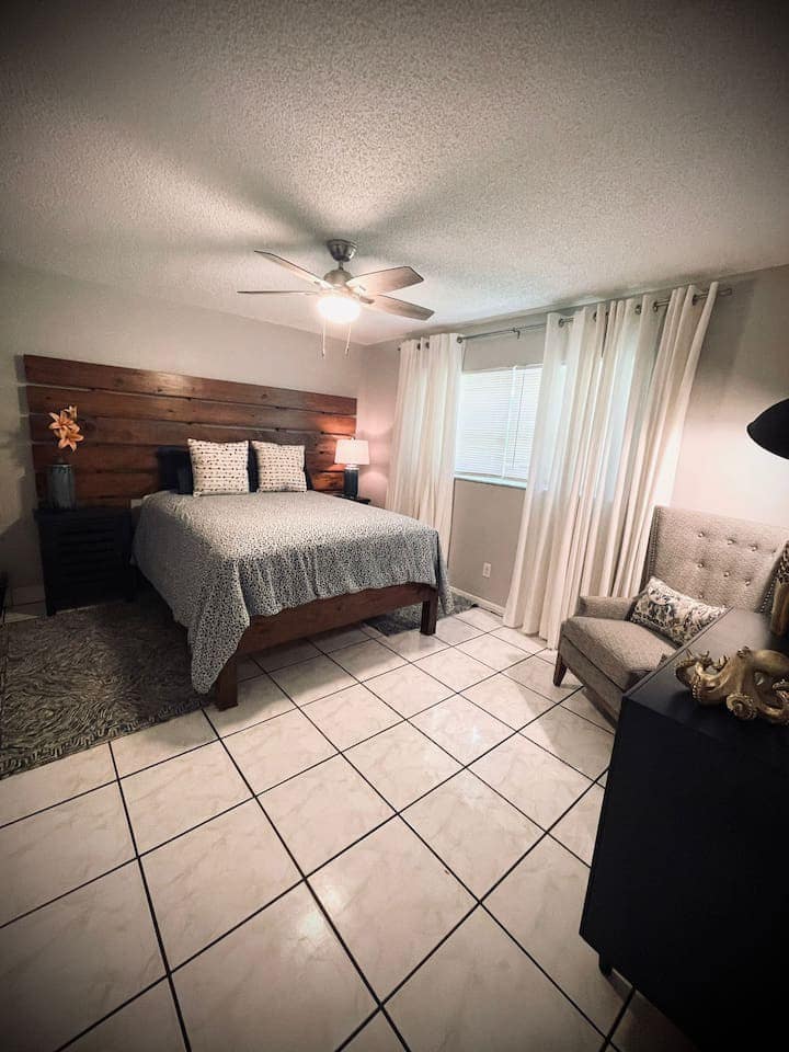 01 Spacious 3 Bdrm Close To Fll & Port Everglades - Fort Lauderdale