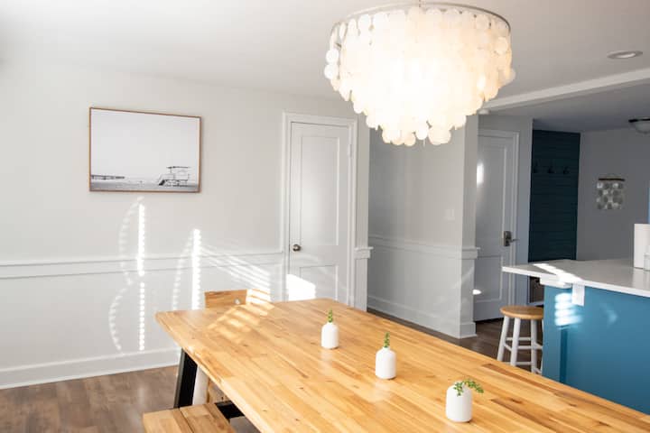 Beach Cottage Multiple Suites & Walk To Boardwalk! - Virginia Beach, VA