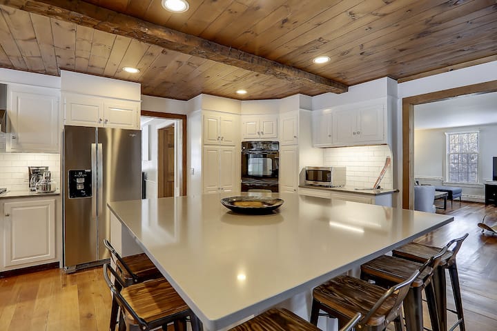 Two Chimneys - Large Family Home With Hot Tub! - Stowe, VT