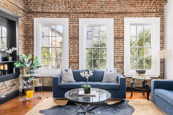 Overlooking King St + Parking - Charleston, SC