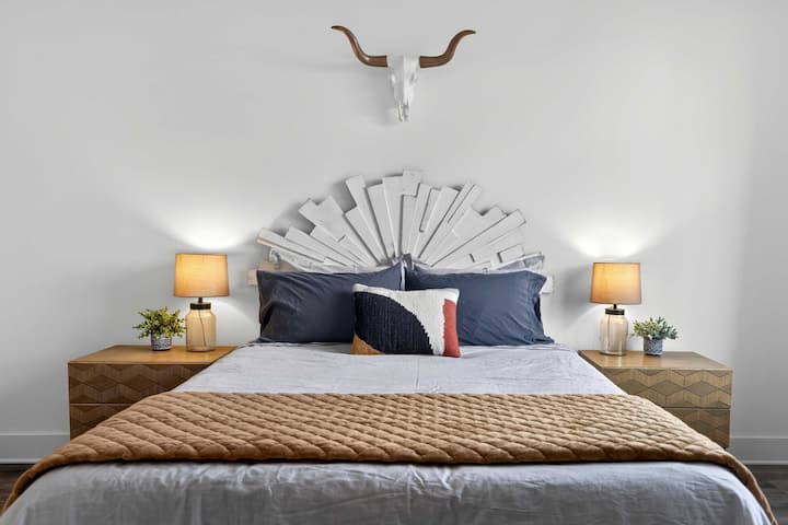 Skyline Retreat | 4 Sleeps + Downtown Access - Nashville, TN