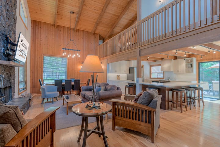 Remodeled, Hot Tub, Bikes, Bonus Room, 10  Sharc Passes - Oregon