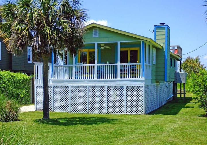 Pet Friendly, Dock, & Rooftop Deck - Repeat Guest Favorite! - James Island, SC