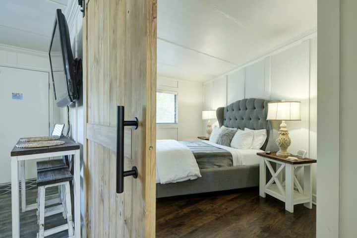 Lofts 6a Chic Modern Downtown Gatlinburg! - Gatlinburg, TN