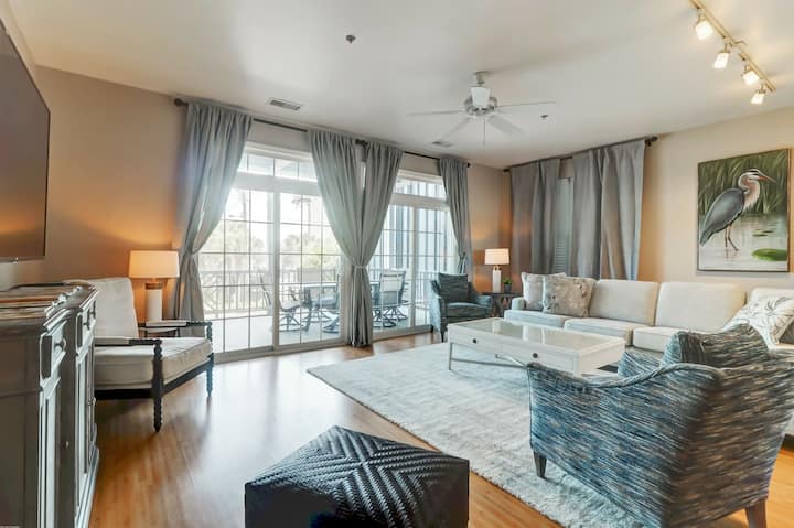 Beachwalk Villa 11 - Walk To Beach & Downtown Area! Partial Ocean Views - Folly Beach, SC