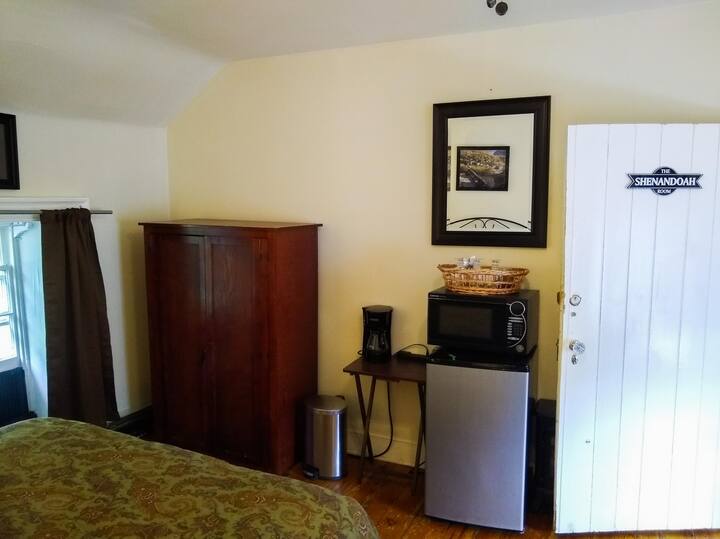Room In Central Historic Downtown - Shenandoah - Harpers Ferry, WV
