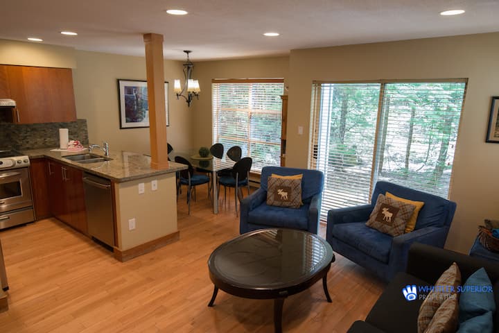 Blackcomb Benchlands Townhome With Private Garage - Whistler Blackcomb