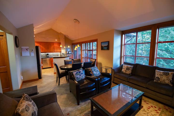 Large Condo For Families Near Whistler's Lost Lake - Whistler Blackcomb