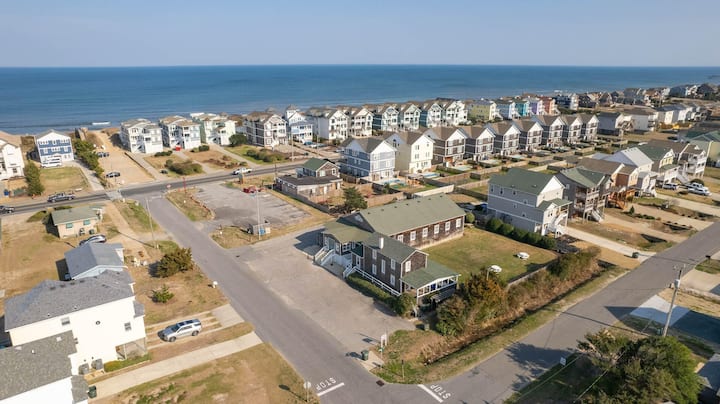 Muglia Hideaway At Nh Beach Inn - Queen Deluxe - Nags Head, NC