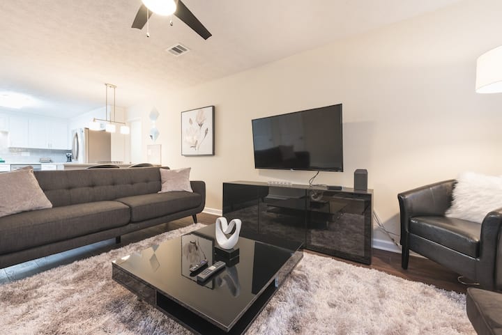 The Modern Serenity Townhome -10 Mins To Horsepark - Conyers, GA