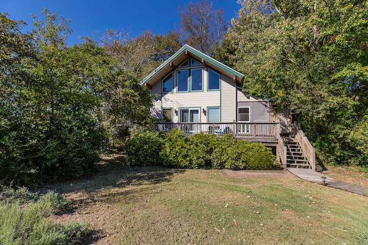 Charming Island Beach House By Seaside Vacations & Sales - Chincoteague, VA
