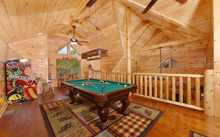 Charlie Brown's Cabin・hot Tub・game Room・community Pool + Mini Golf - Pigeon Forge, TN