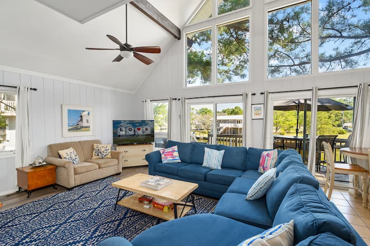 Smooth Sailing Is A Fabulous Direct Canalfront - Chincoteague, VA
