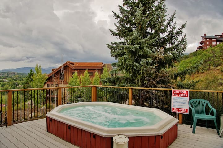 3 Bedroom + Loft & Balcony - Hot Tub - Great Views - Steamboat Springs, CO