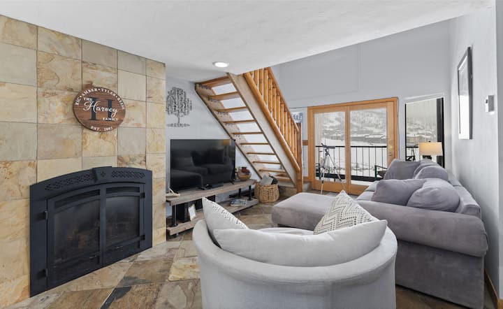 Hot Tub, Great Views, 3 Bedroom + Loft & Balcony - Steamboat Springs, CO