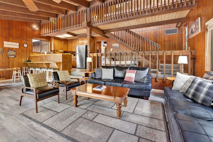 3br/2ba Lakefront Chalet | Fenced Yard + Bbq - Big Bear Lake, CA