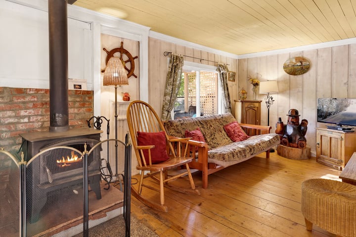 Alpine Glow | Romantic 1br W/ Fireplace & Balcony - California