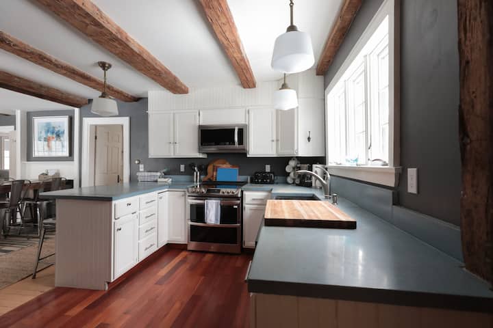 Quintessential Maine Post And Beam Farmhouse - Biddeford, ME