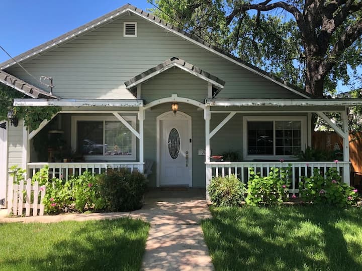 Charming 1950's Bungalow - Auburn, CA