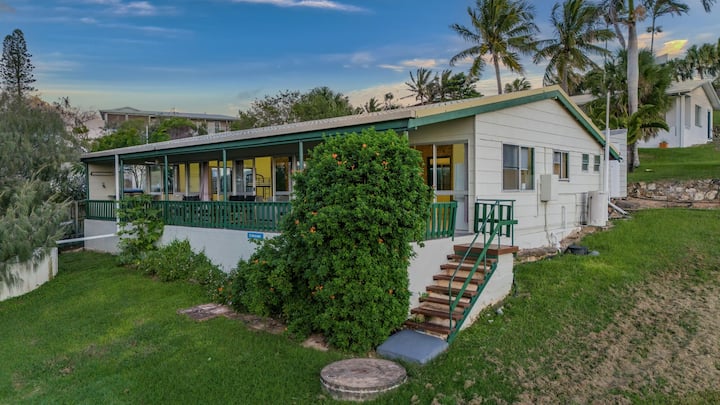 Endeavour: Stunning Ocean & 1770 Headland Views - Seventeen Seventy