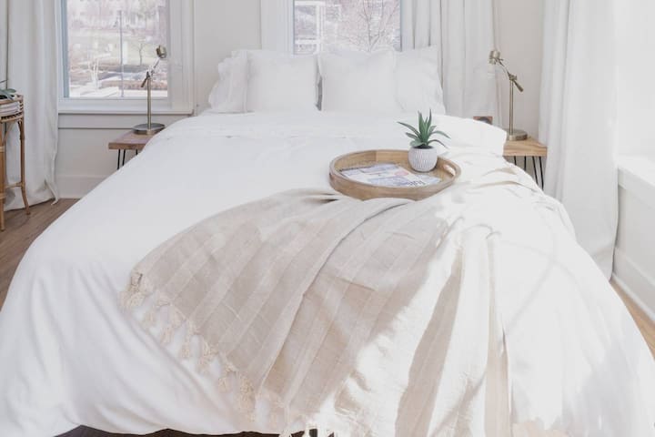 Charming Downtown Studio - Tulsa, OK