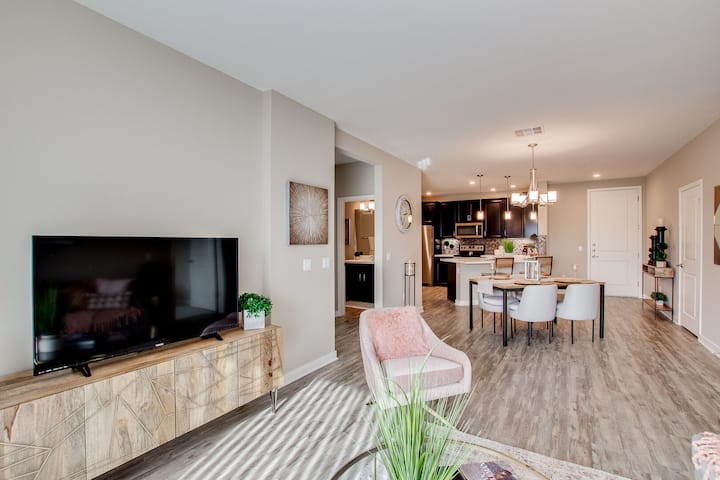 Gorgeous Condo Pool & Mountain Views! - Chandler, AZ