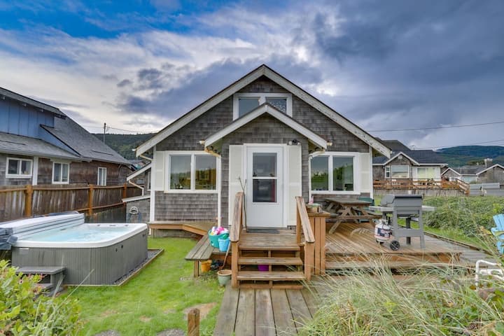 Oceanfront Cottage + Studio - Dog Friendly! - Rockaway Beach, OR