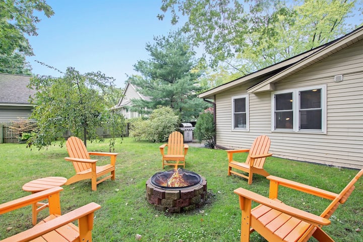 Hillcrest: Fire Pit, Downtown Location - Saugatuck, MI