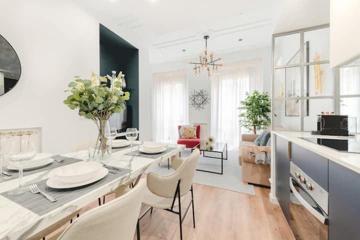 Sol - 5 Balconies- 1bd Renovated Apt - Madrid