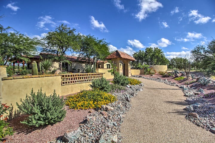 Luxe Tucson Vineyard Home W/ Views & Fire Pit - Marana, AZ