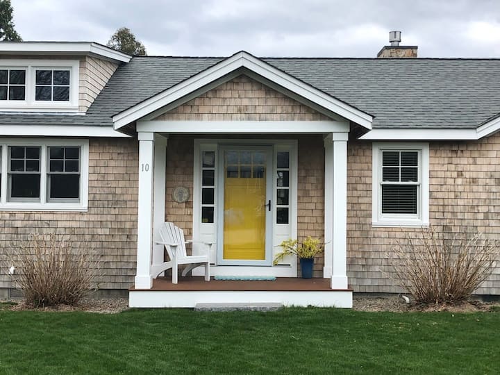 Gorgeous Cottage On Great Island! - Narragansett, RI