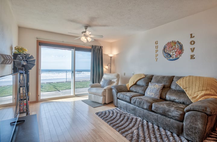 Beachfront Suite On The Ground Floor - Sleeps 4 - Pool And Sauna! - Lincoln City, OR