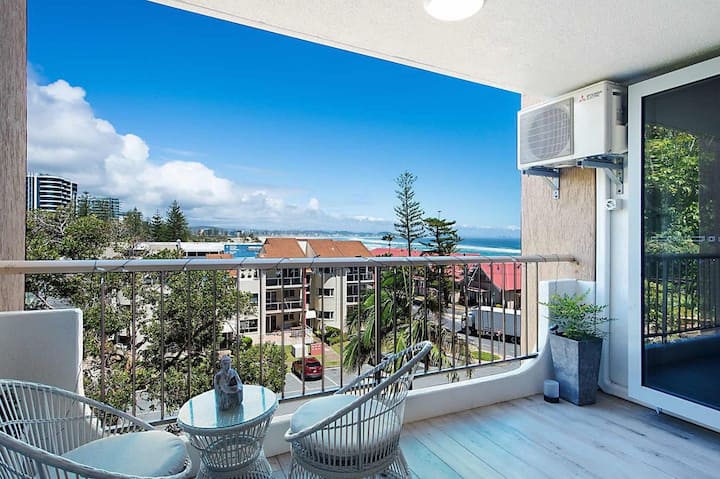 Kirra Gardens 15 On Kirra Point Beachfront - Min. 3 Night Stays! - Coolangatta