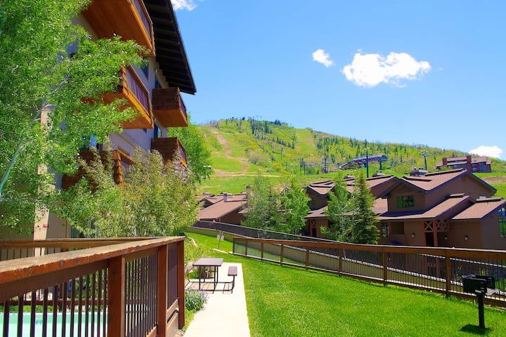 Stay At The Resort!! Hikein/out + Deck W/slope Views-hot Tub-grill-fireplace-elevator-updated - Steamboat Springs