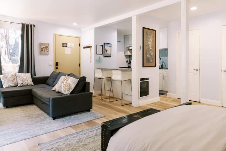 Remodeled Mammoth Village Studio W/ Self Check In - June Lake, CA