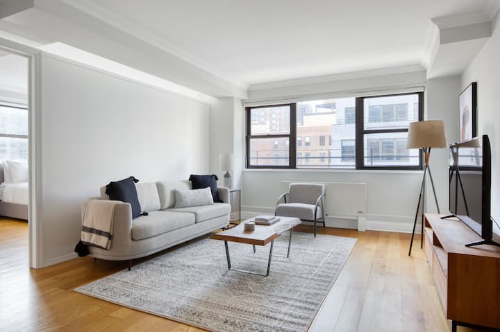 Blueground | Midtown E, Office Nook & Gym - Manhattan, NY