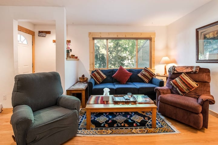 Near Mtn/steps To Free Bus-pool-hot Tub-patio-w/d - Steamboat Springs, CO