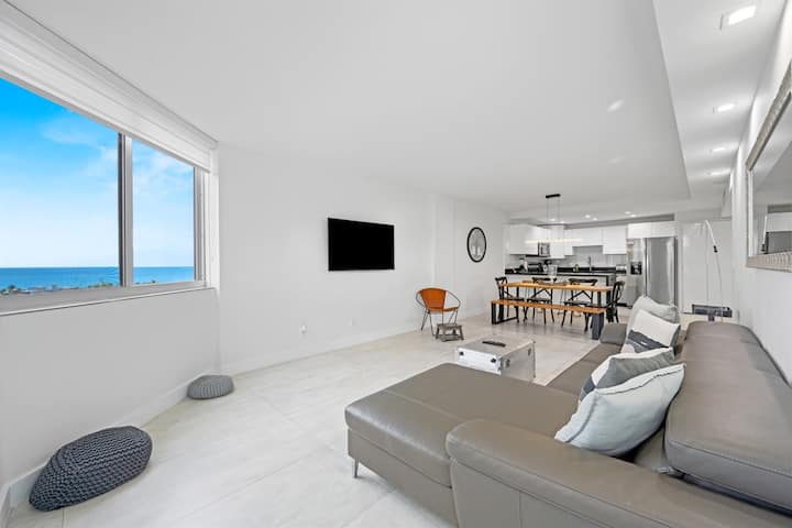 Incredible Oceanview Designer Corner Beach Place - Aventura, FL