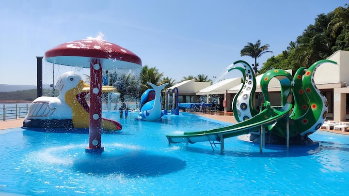 Suíte Com Acesso A Piscina E Vista Para O Lago - Capitólio