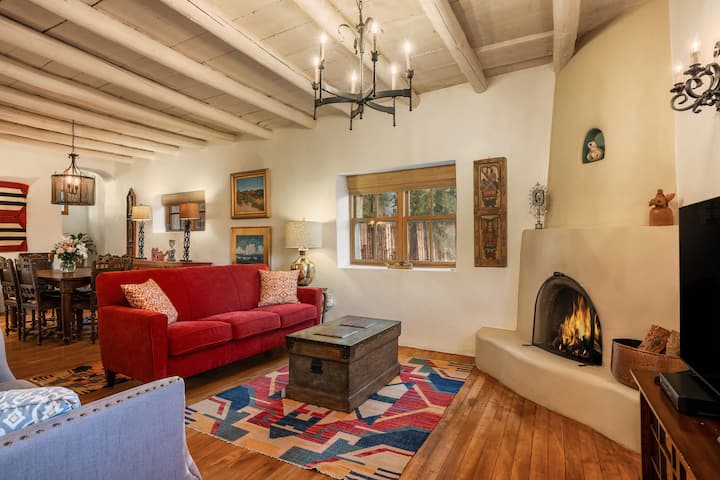 Incredible Location, Hot Tub, Roof Deck - Santa Fe, NM