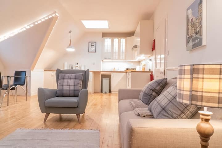 Cordiners Cosy Modern Flat In The Old Town - Edinburgh