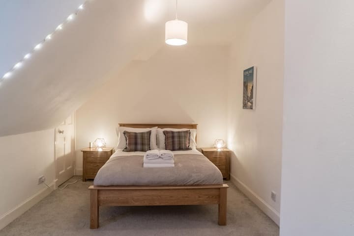 Cordiners Cosy Modern Flat In The Old Town - Edinburgh