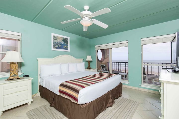 Suntide Ii 401 - Beachfront Direct Ocean Views, Private Balcony, Heated Pool, Hot Tub, Beach Access, Walking Distance To Dining And Shopping - South Padre Island, TX