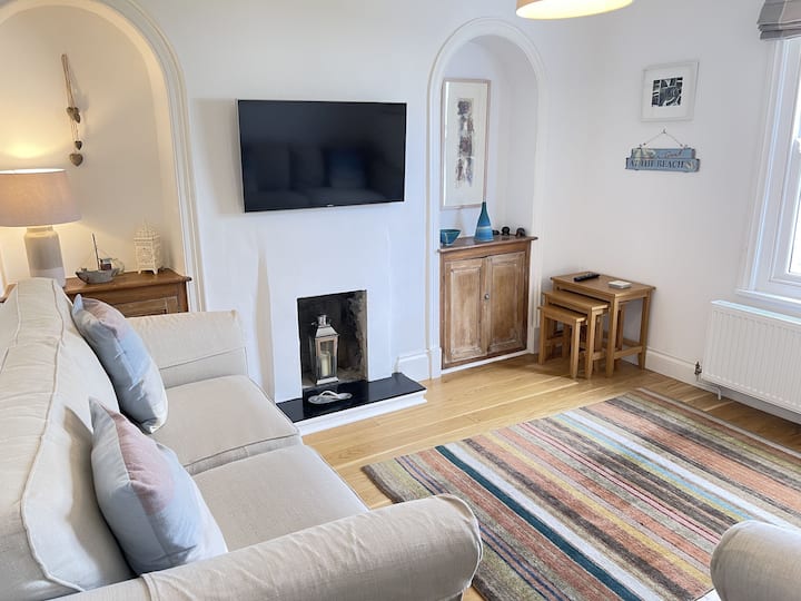 2 Meadow Villas, Facing Porthmeor Surfing Beach! - St Ives